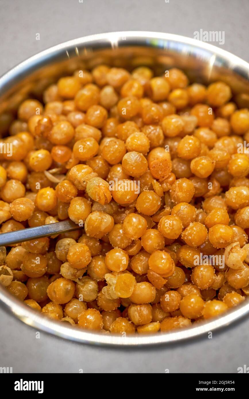 Golden peas hi-res stock photography and images - Alamy