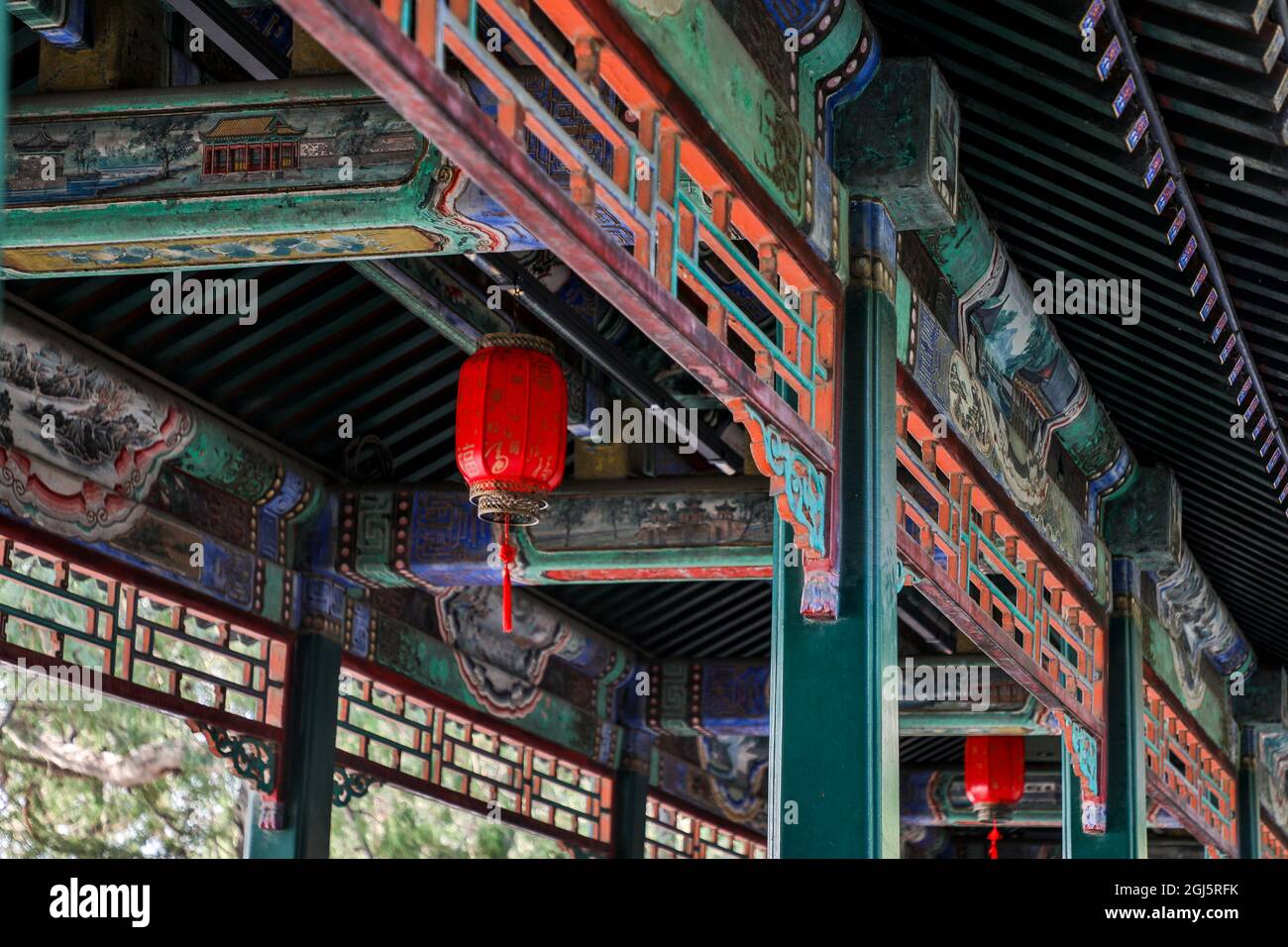 Summer palace beijing ceiling hi-res stock photography and images - Alamy
