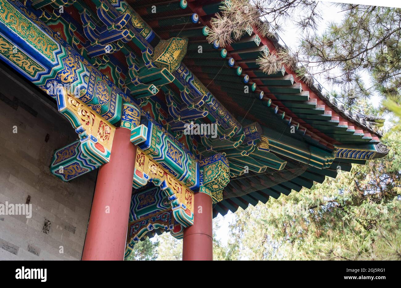 Roof detail summer palace beijing hi-res stock photography and images ...