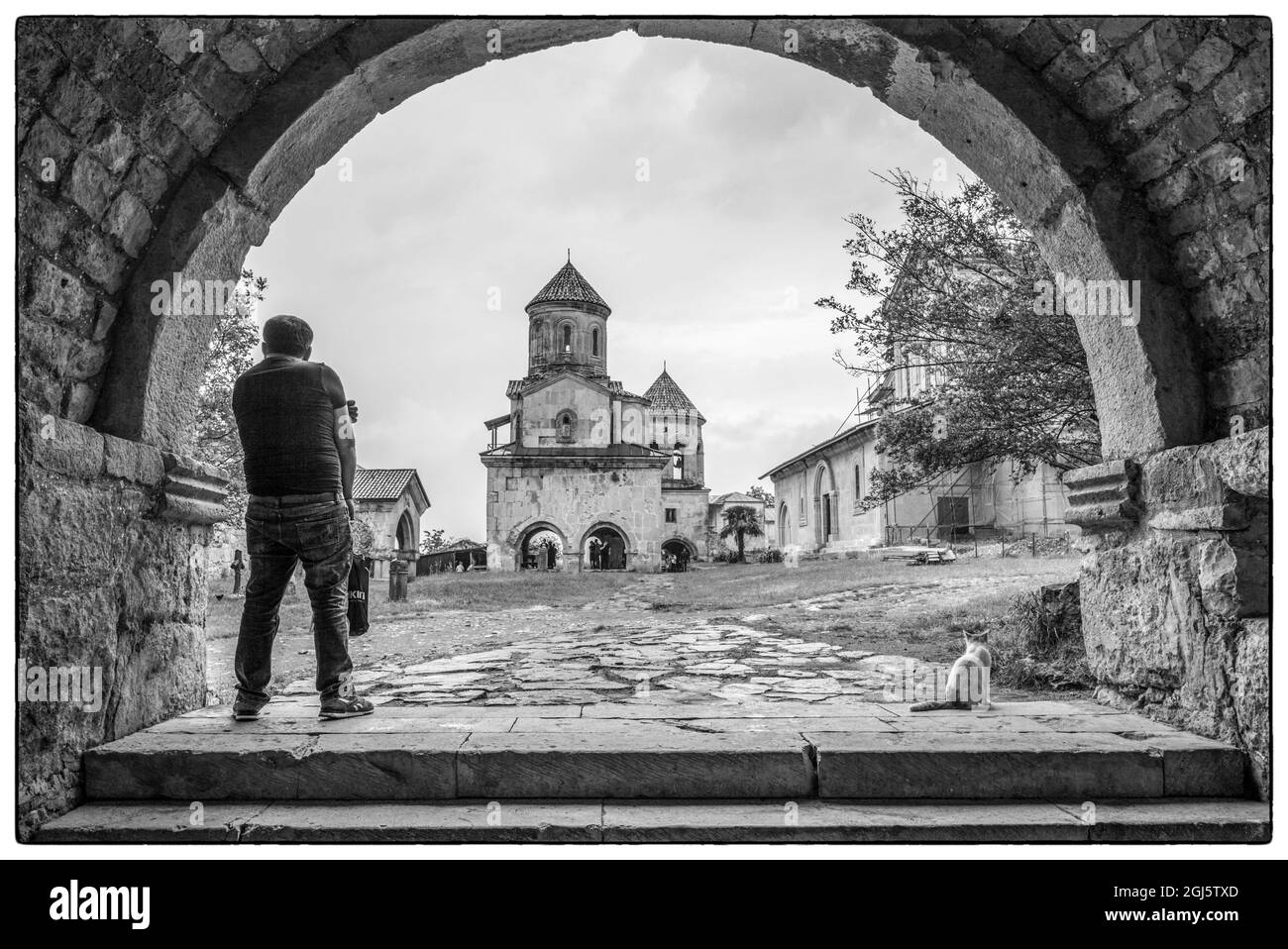 Man with cat Cut Out Stock Images & Pictures - Alamy