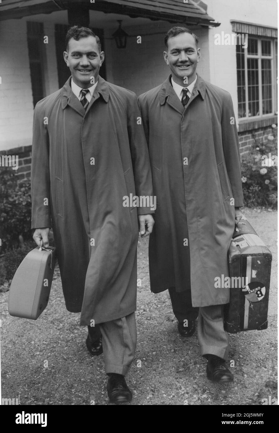 The bedser twins of surrey hi-res stock photography and images - Alamy
