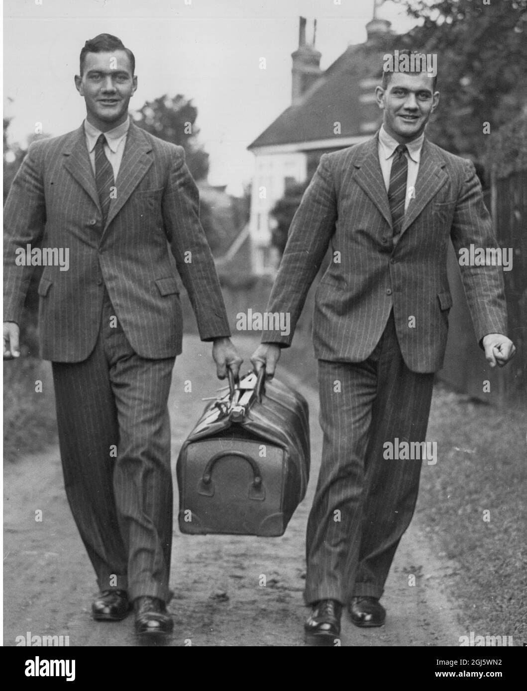The bedser twins of surrey hi-res stock photography and images - Alamy