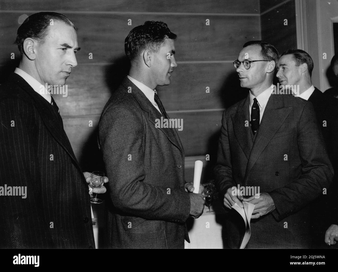 Captain of New Zealand team W A Hadlee with Cricketer Alec Bedser ...