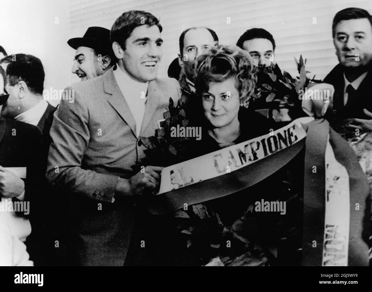 World Middleweight boxing champion Nino Benvenuti of Italy with his ...