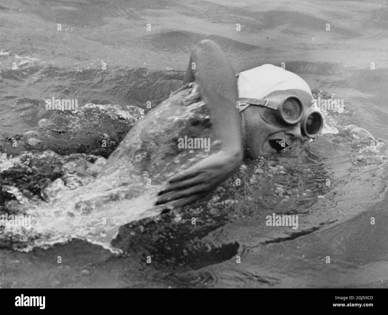 Women ' s Channel champ will try England - France Dover : Florence ...