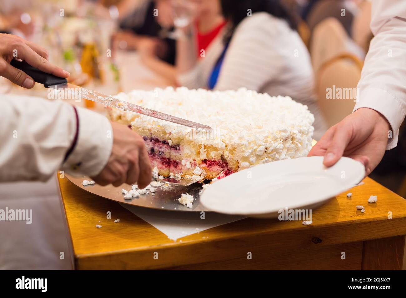 Closeup pf hands cutting the cake Stock Photo - Alamy