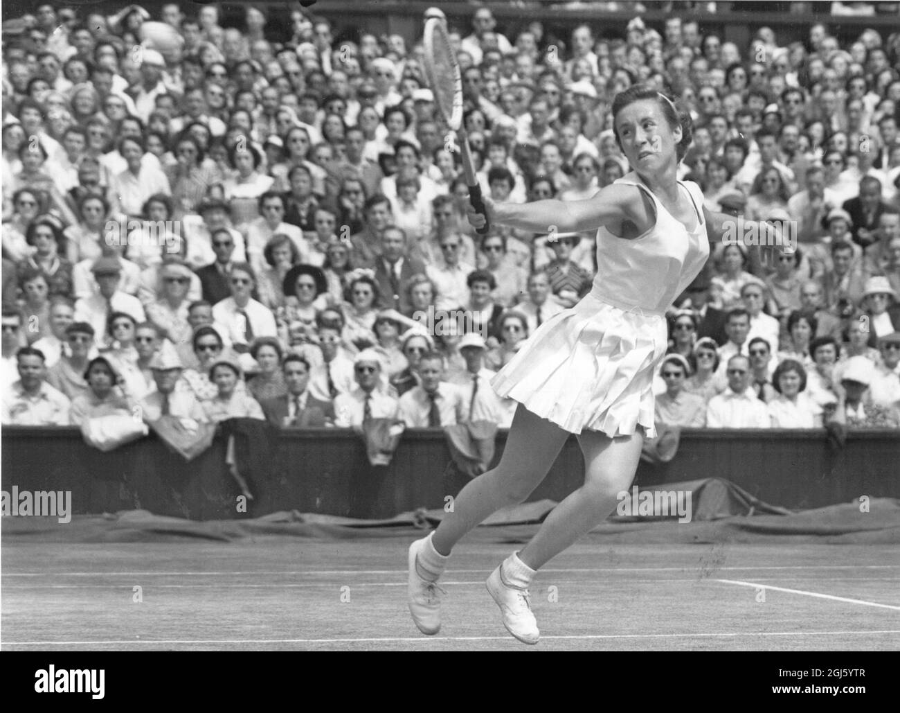 Wimbledon champion maureen connolly hi-res stock photography and images ...