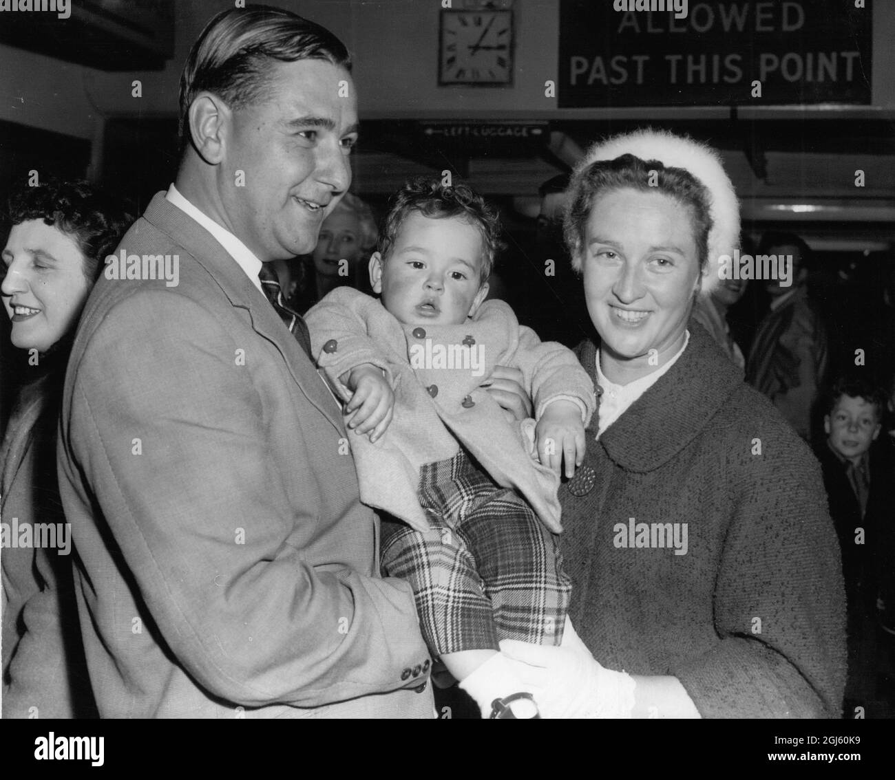 Colin cowdrey 1959 hi-res stock photography and images - Alamy