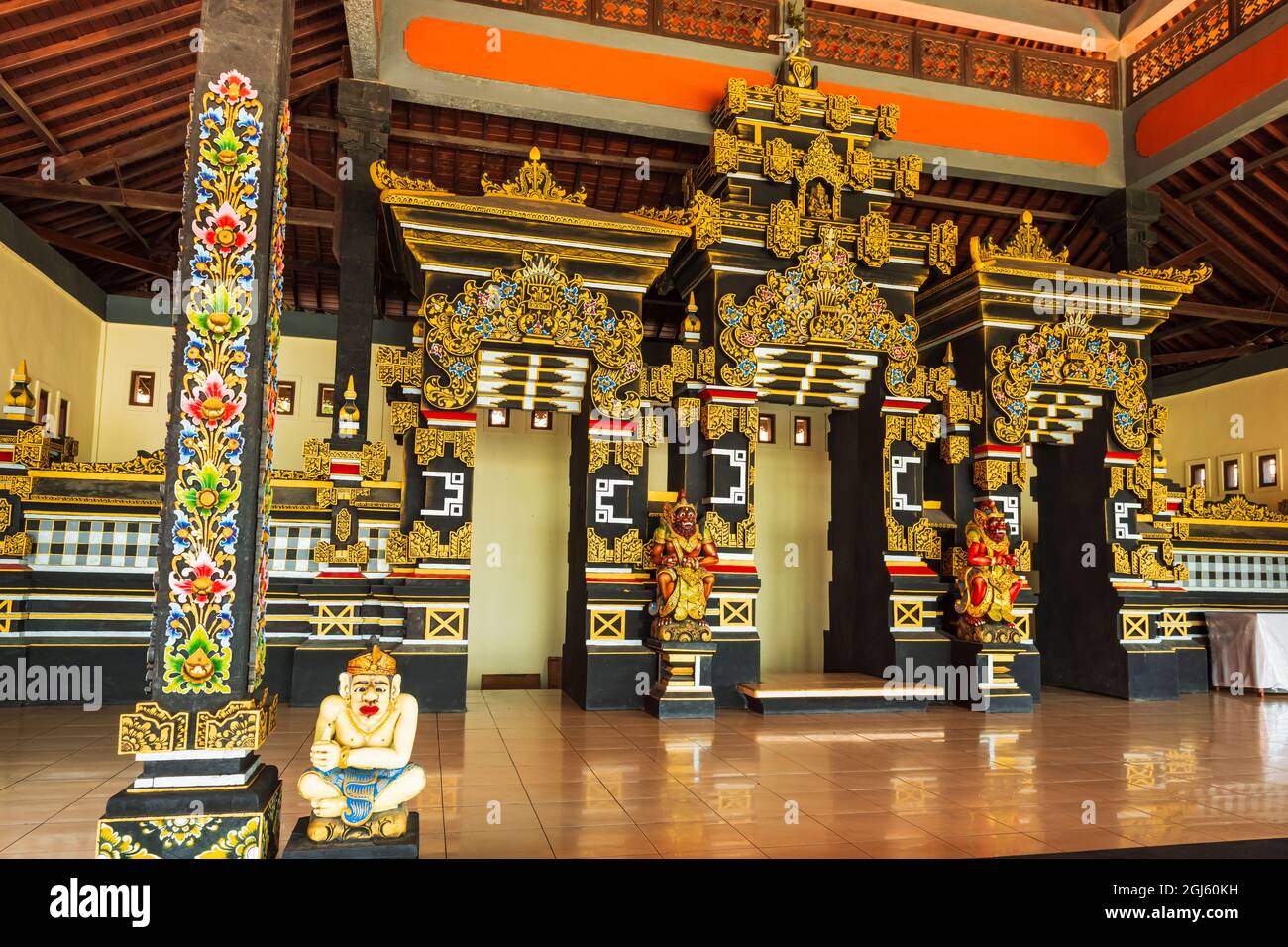 Hindu shrine at Tanah Lot Temple, Bali, Indonesia Stock Photo - Alamy