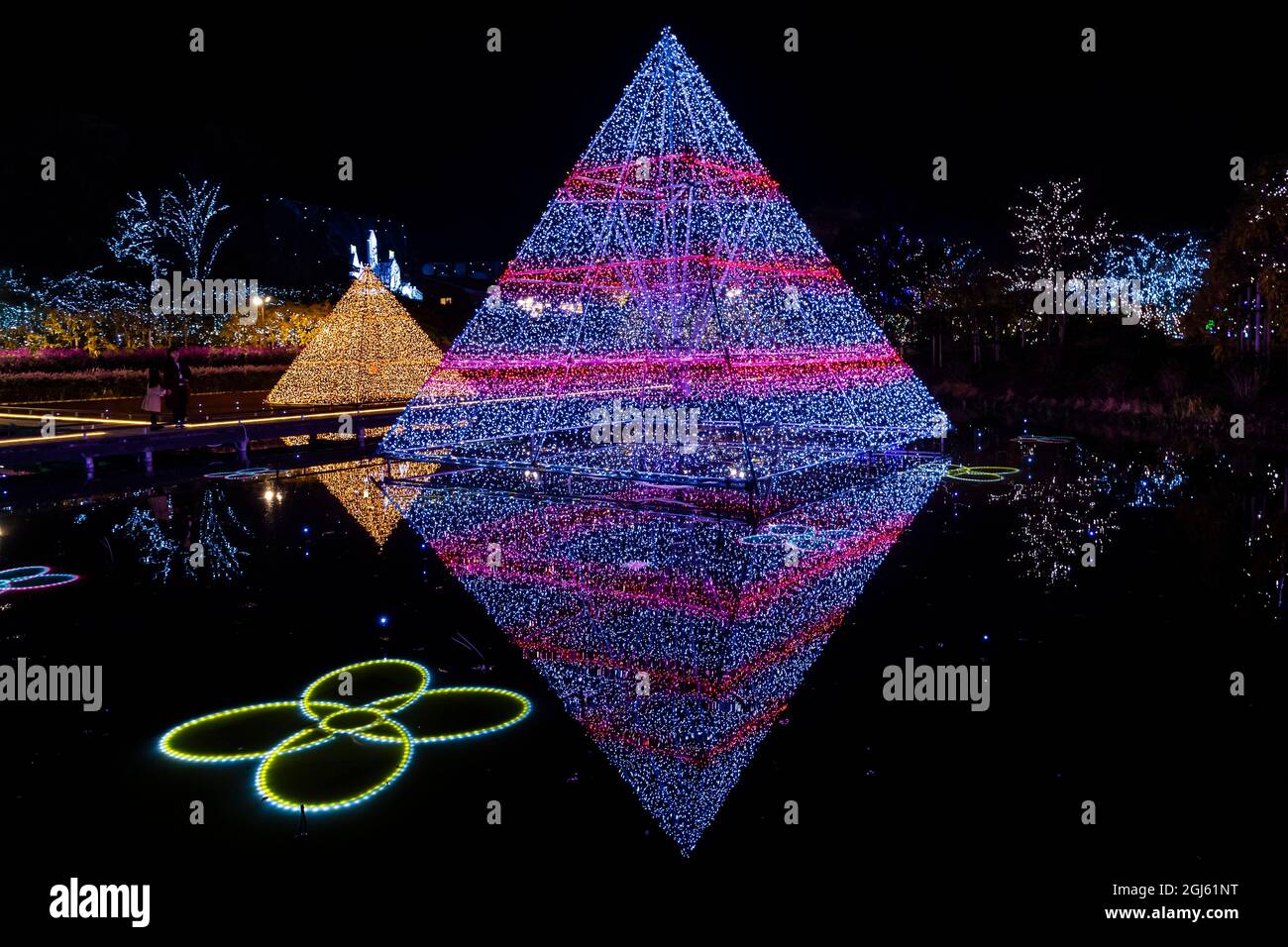 Trees japan circles hi-res stock photography and images - Alamy