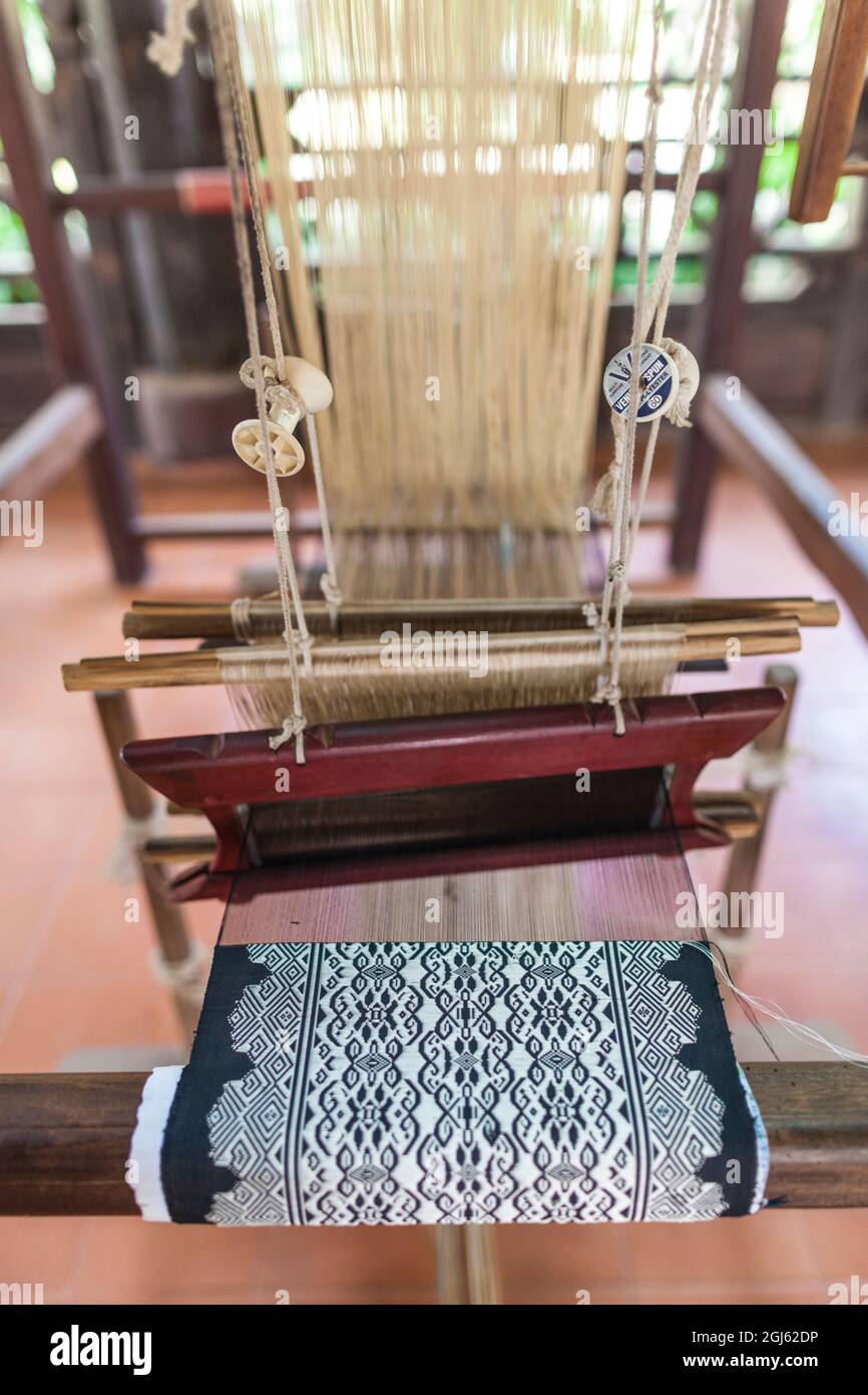 Laos, Vientiane. Traditional Lao textile loom Stock Photo - Alamy