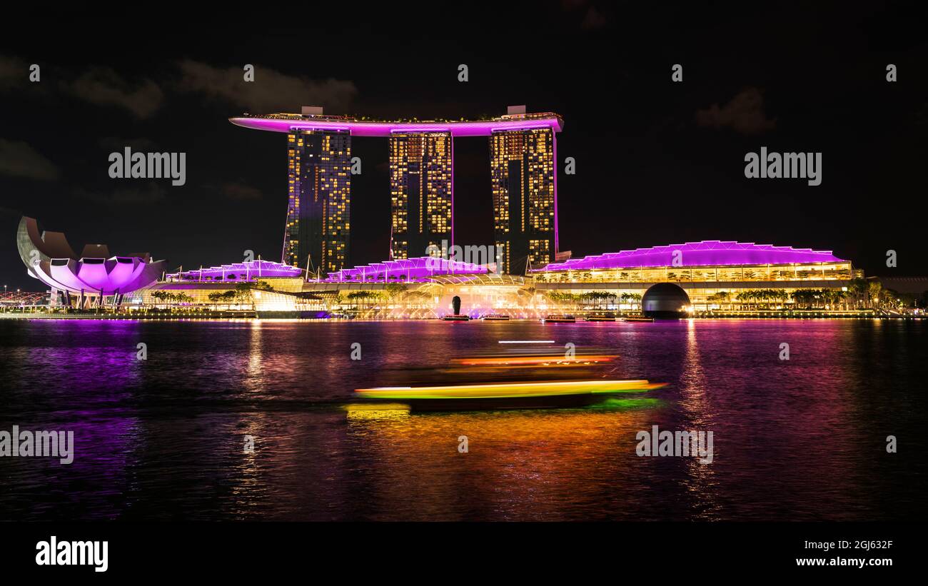 Spectra light and water show at the Marina Bay Sands, Singapore Stock ...