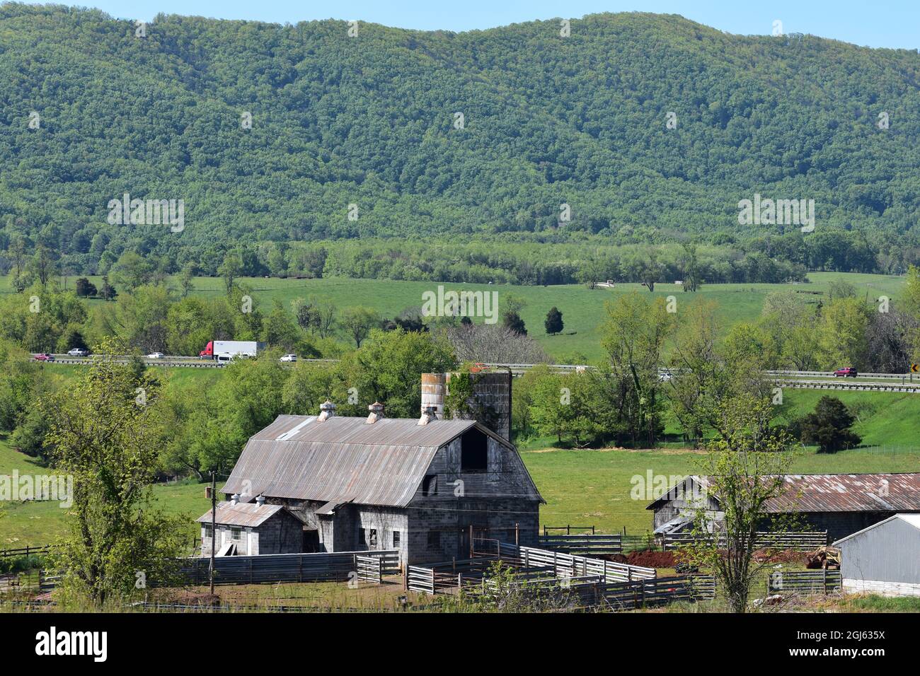 Blue Ridge Mountains with farm buildings in Virginia Stock Photo - Alamy