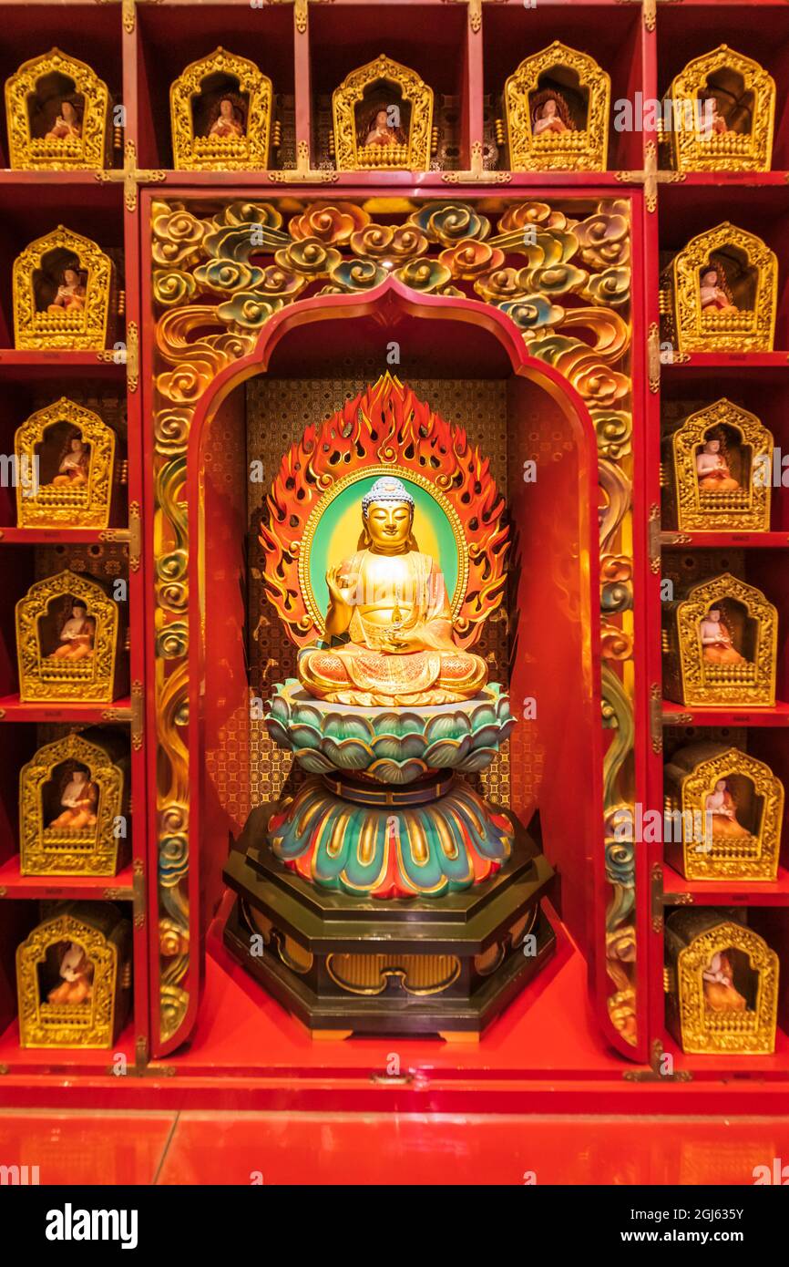 Sculptures in the Buddha Tooth Relic Temple and Museum, Singapore Stock ...