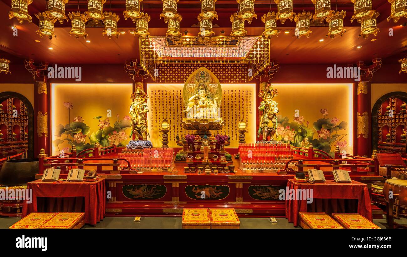 Interior of the Buddha Tooth Relic Temple and Museum, Singapore Stock ...