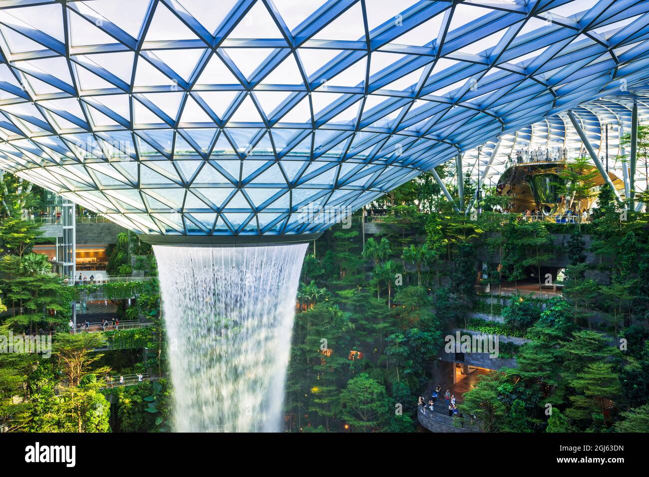 Jewel indoor waterfall at Changi Airport, Singapore Stock Photo - Alamy