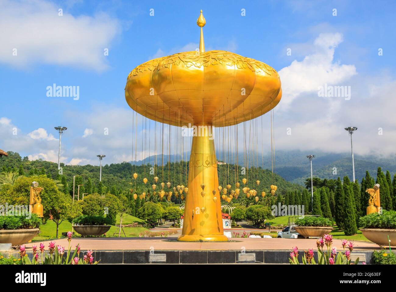 Thailand. Royal Park Ratchaphruek. Golden sculpture Stock Photo - Alamy