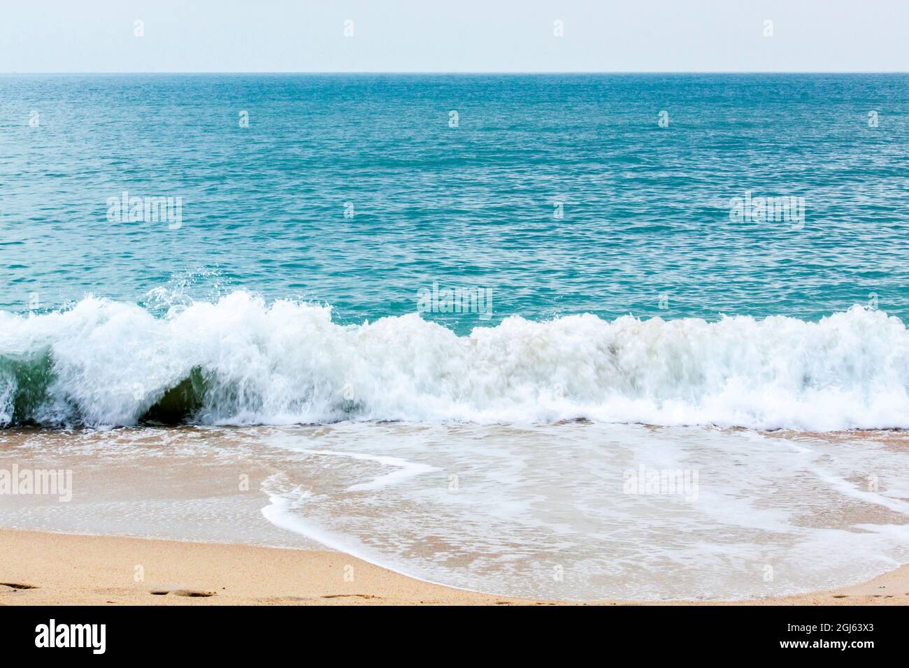 Thailand, Ko Samui. Light surf hitting the beach Stock Photo - Alamy