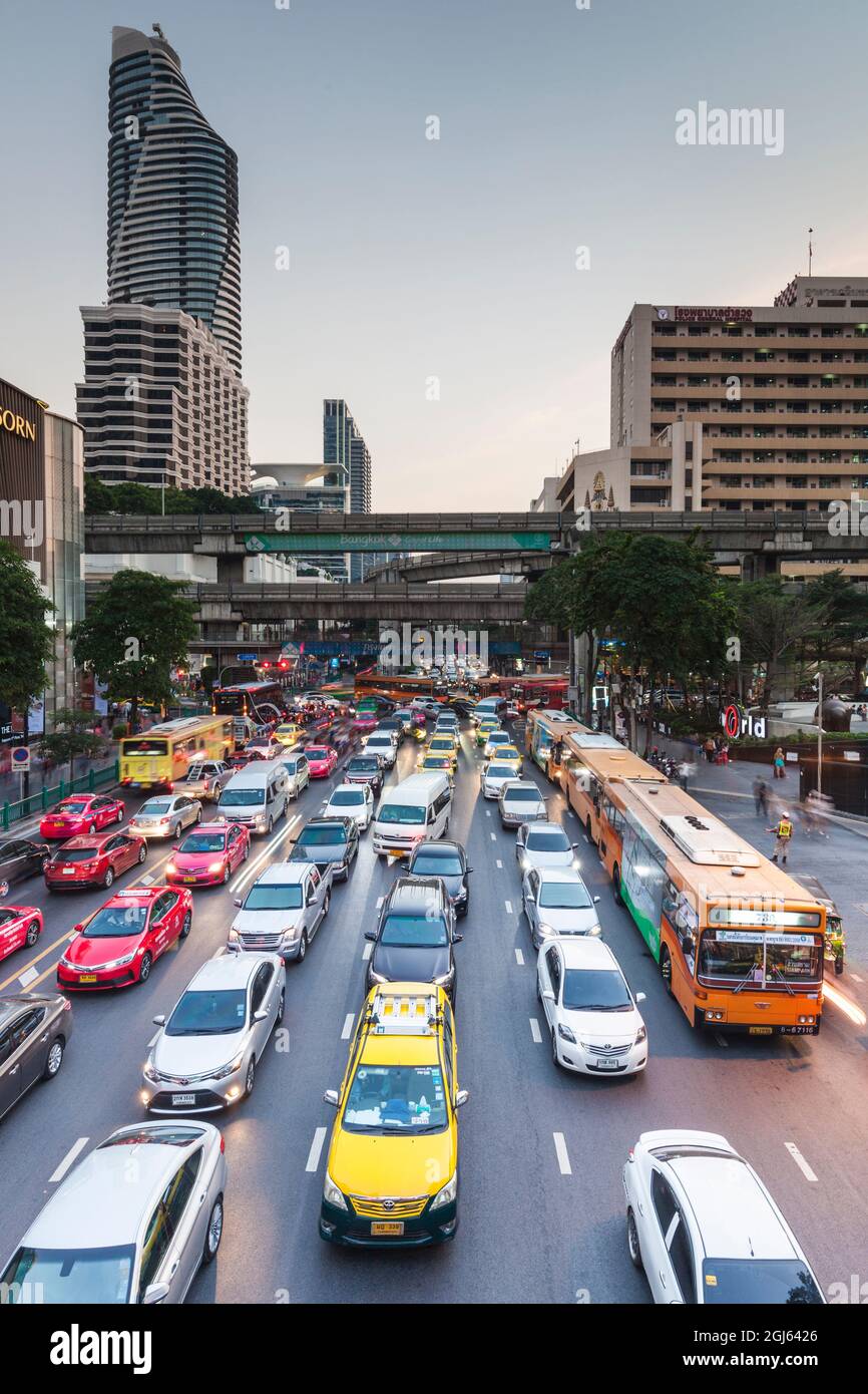 Thailand, Bangkok. Siam Square, traffic on Ratchaprarop Road at dusk ...