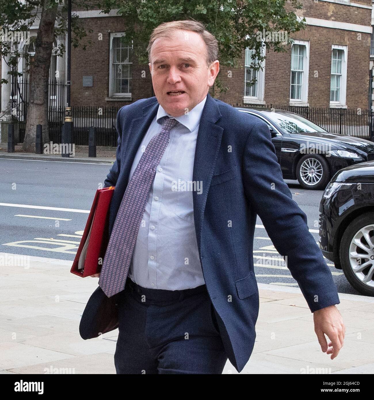 George eustice arrives cabinet hi-res stock photography and images - Alamy