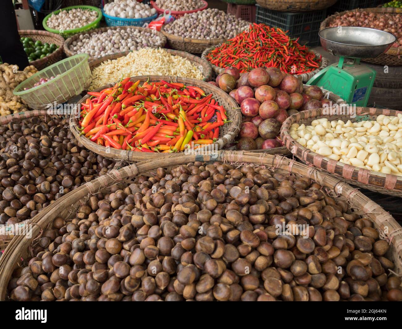 Hanoi old quarter peppers hi-res stock photography and images - Alamy