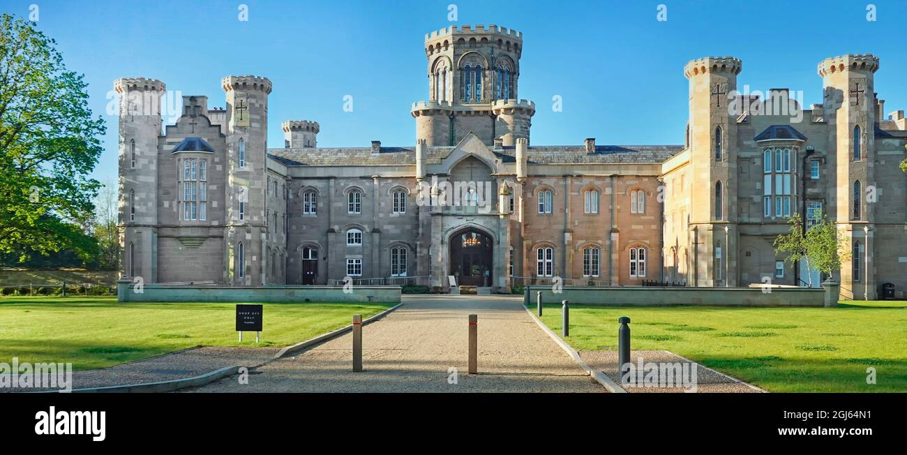 England country house drive hi-res stock photography and images - Alamy