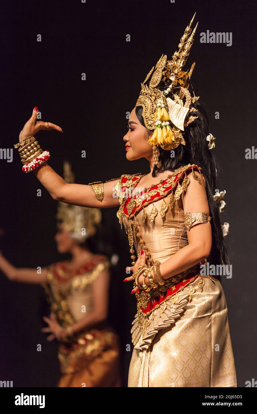 Cambodia, Phnom Penh. Traditional dance performance, Apsara dancer Stock Photo - Alamy