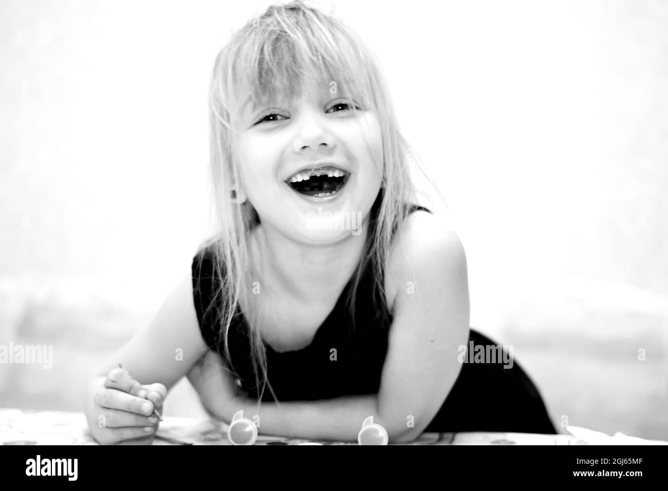 A little girl without two front teeth gaily smiling Stock Photo - Alamy
