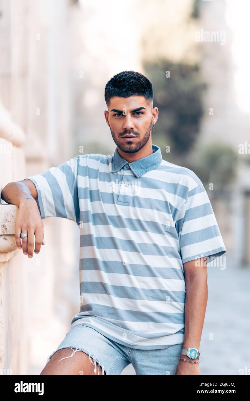 Man facing camera hi-res stock photography and images - Alamy