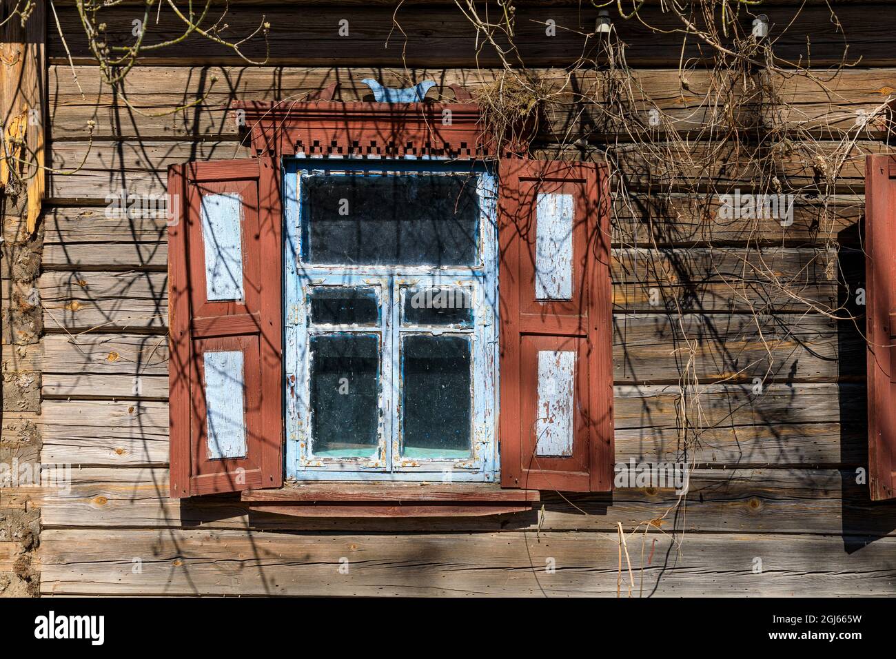 Ukraine, Pripyat, Chernobyl. Exterior window of house Stock Photo - Alamy