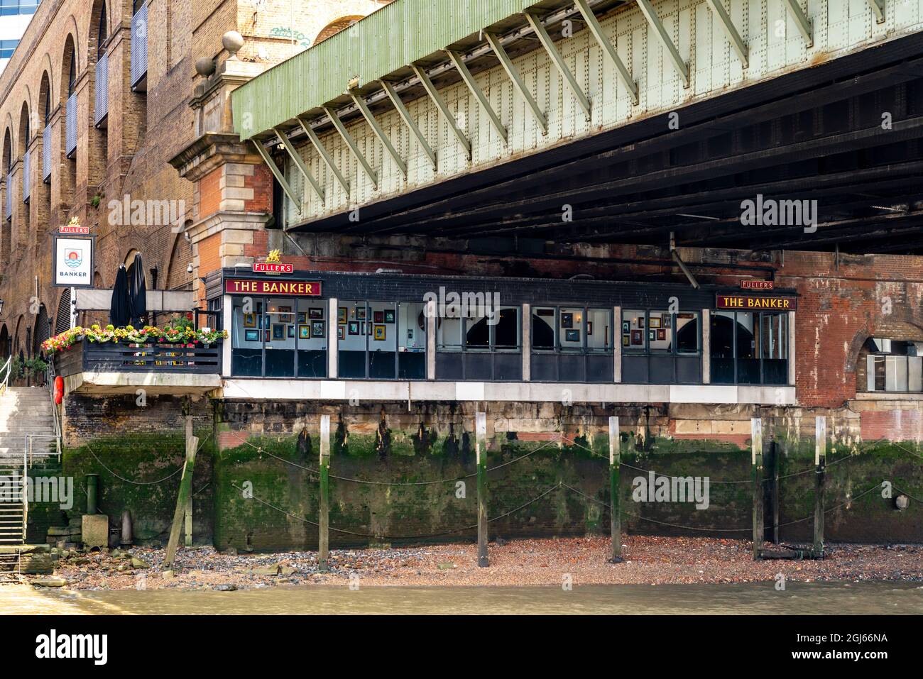 ‘The Banker’ Riverside Pub, Cannon Street Station, London, UK Stock ...