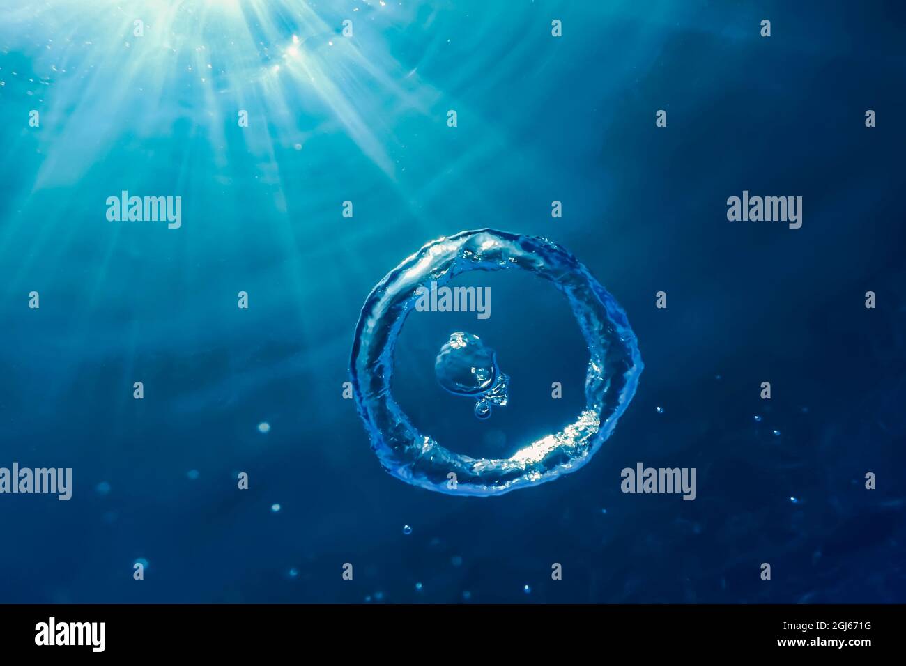 Bubble Ring Underwater, Ring Bubble Stock Photo - Alamy