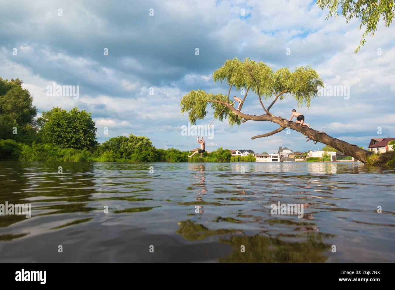 Child swinging from a rope hi-res stock photography and images - Alamy
