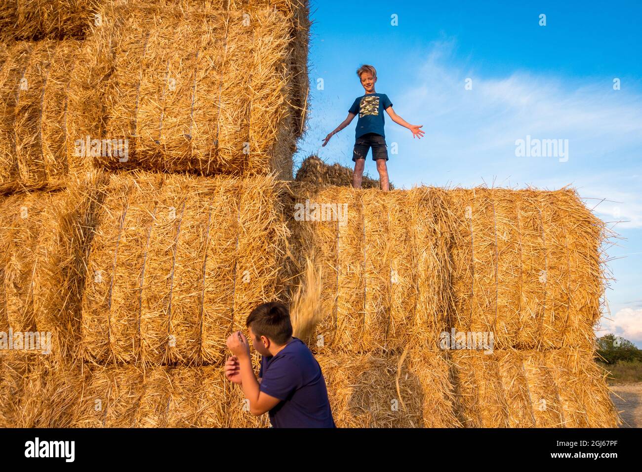 Stock children happy smiling hi-res stock photography and images - Alamy