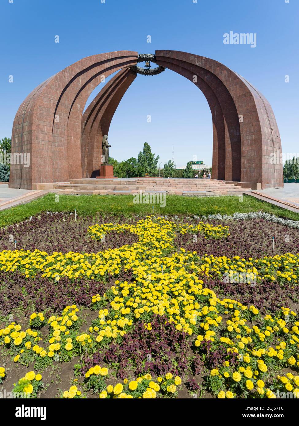 The victory square and the big memorial commemorating the great ...