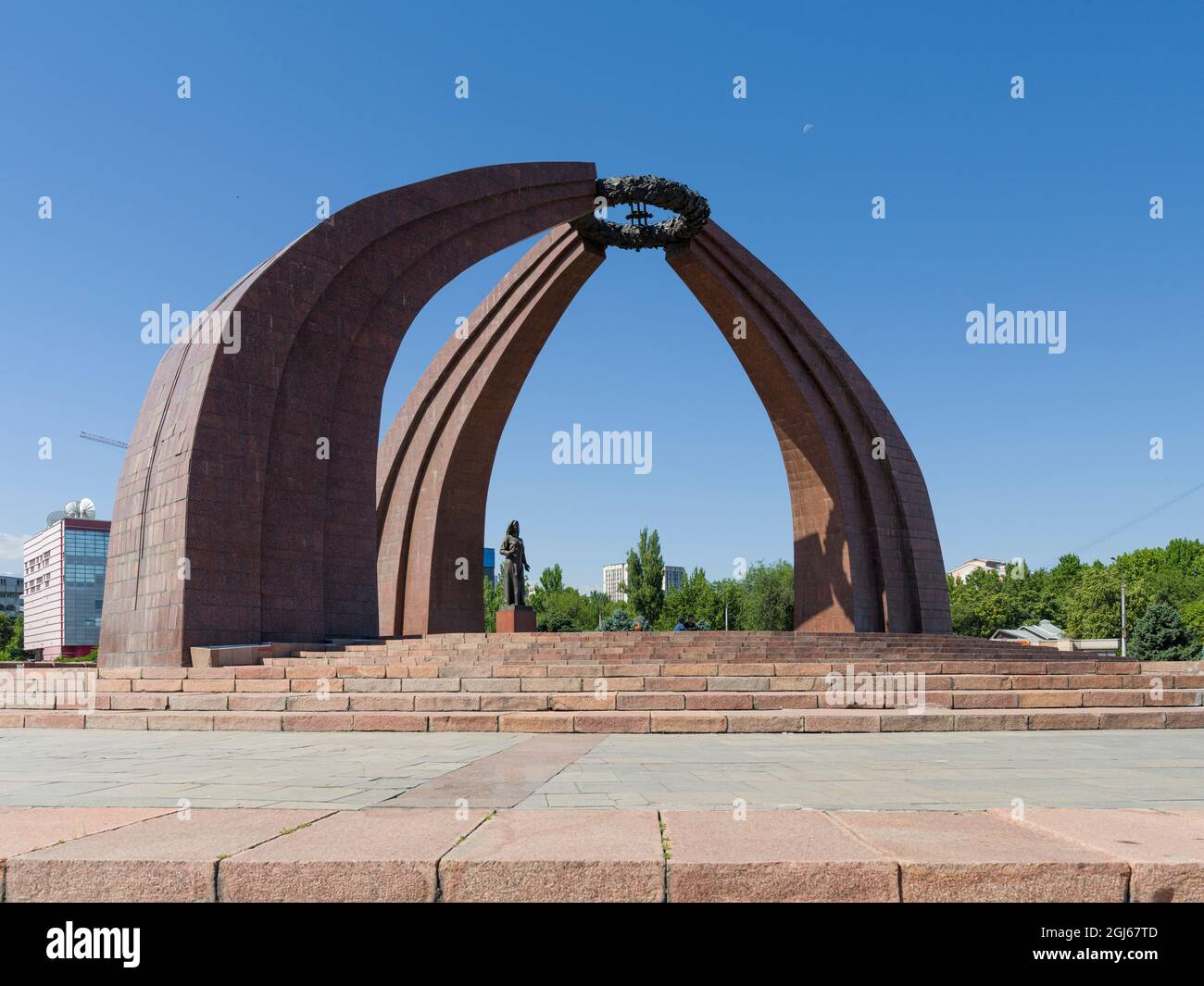 The victory square and the big memorial commemorating the great ...