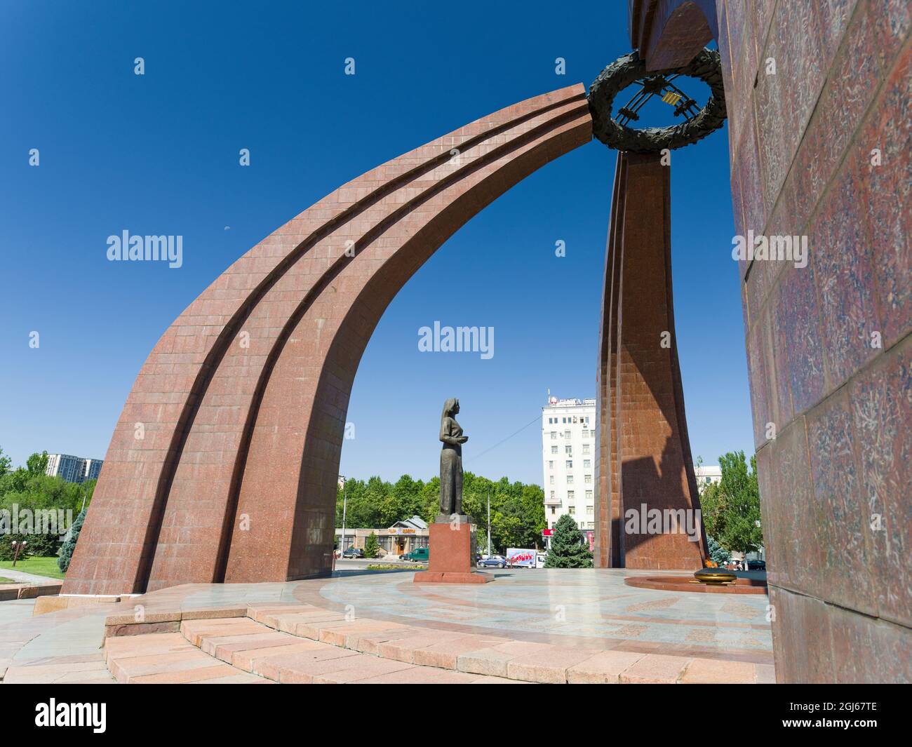 The victory square and the big memorial commemorating the great ...
