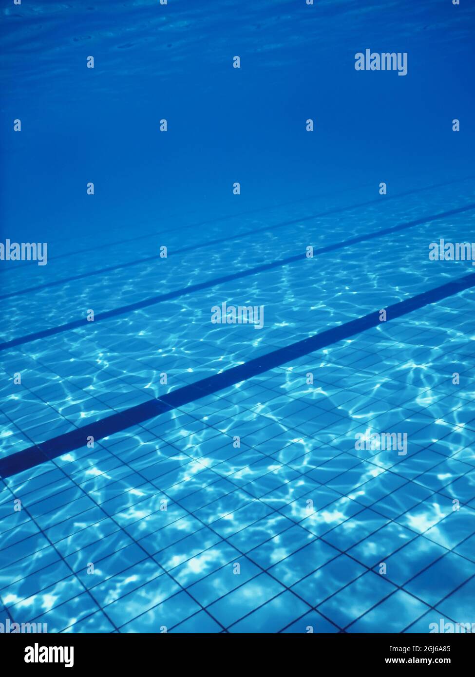 Underwater Empty Swimming Pool Stock Photo - Alamy