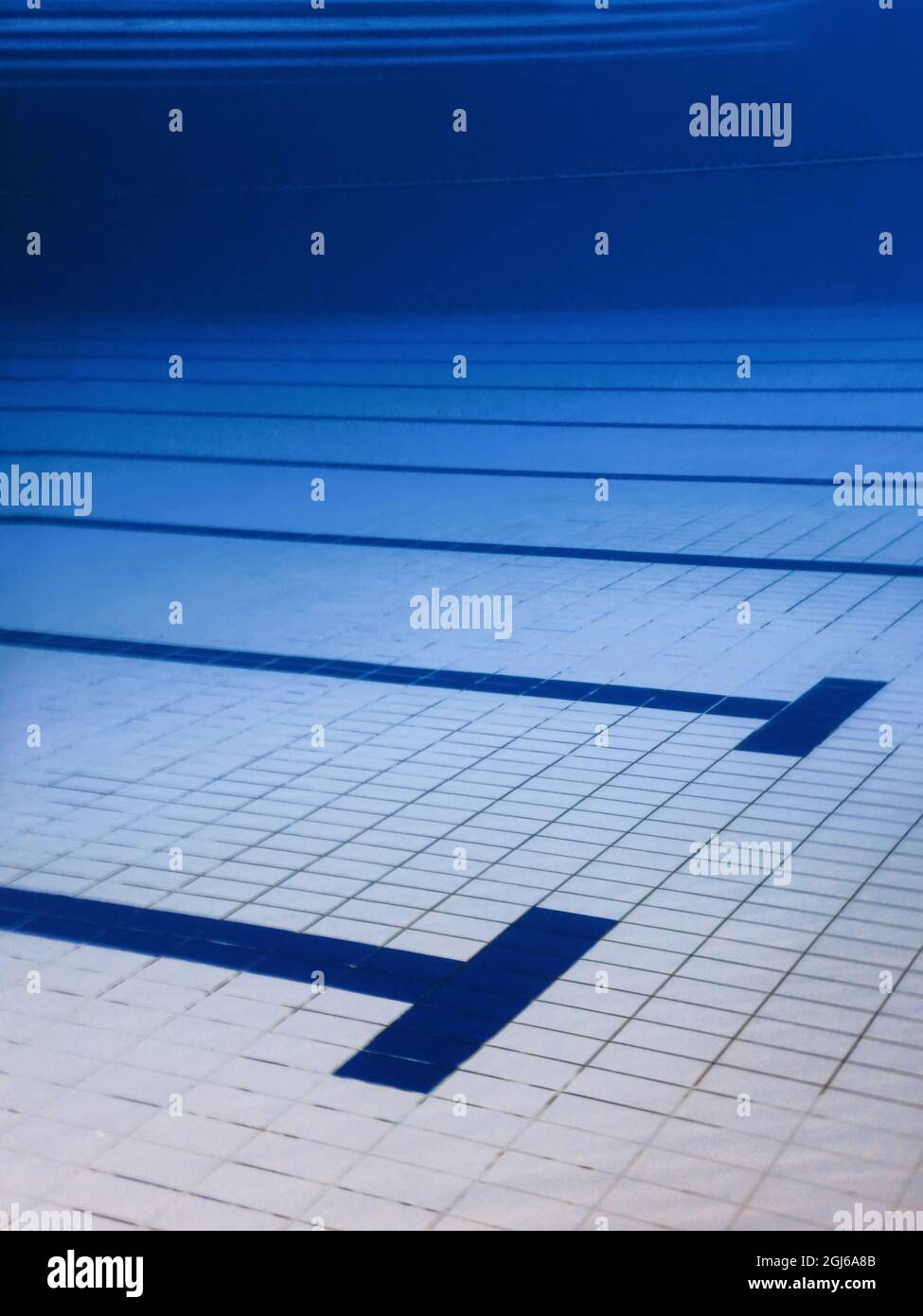 Underwater Empty Swimming Pool Stock Photo - Alamy