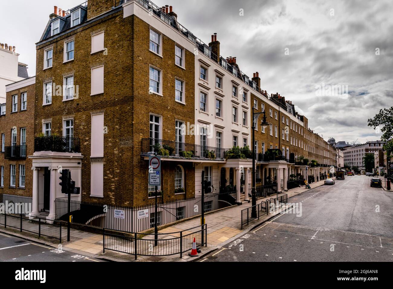 Luxury residential square london hi-res stock photography and images ...