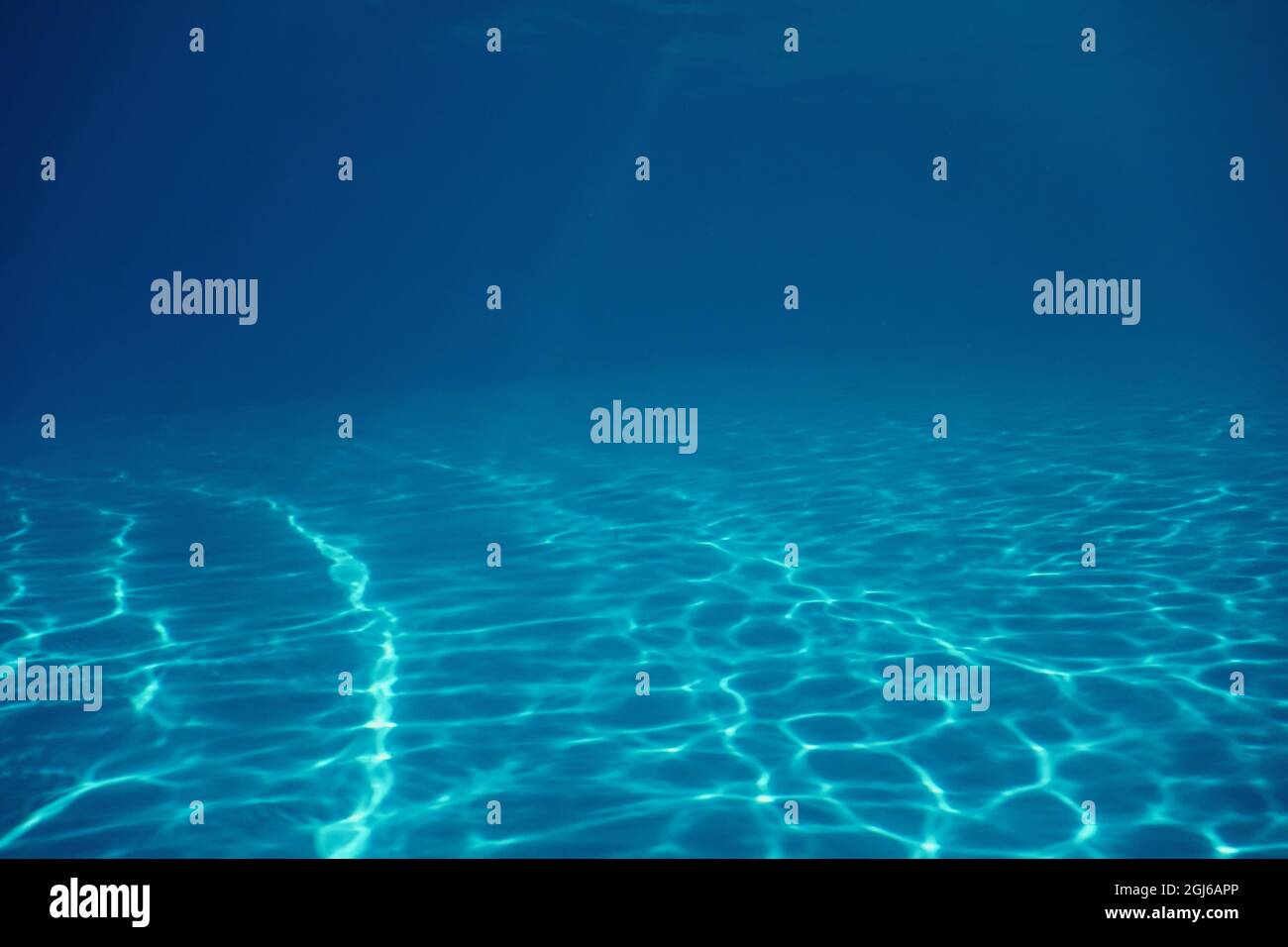 Underwater Empty Swimming Pool Stock Photo - Alamy