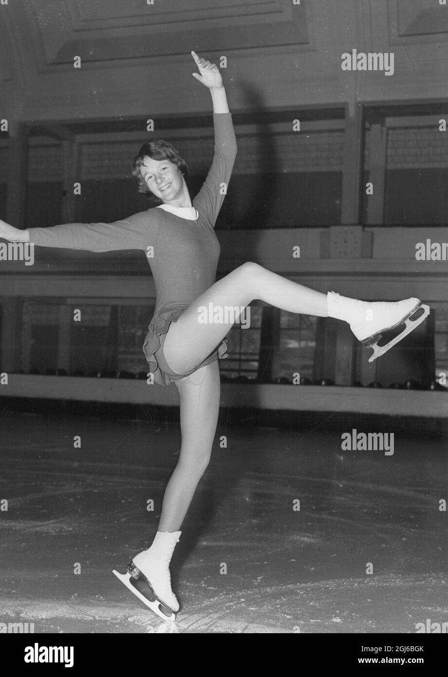 Patricia Dodd practising on the Richmond Ice 2 March 1962 Stock Photo ...