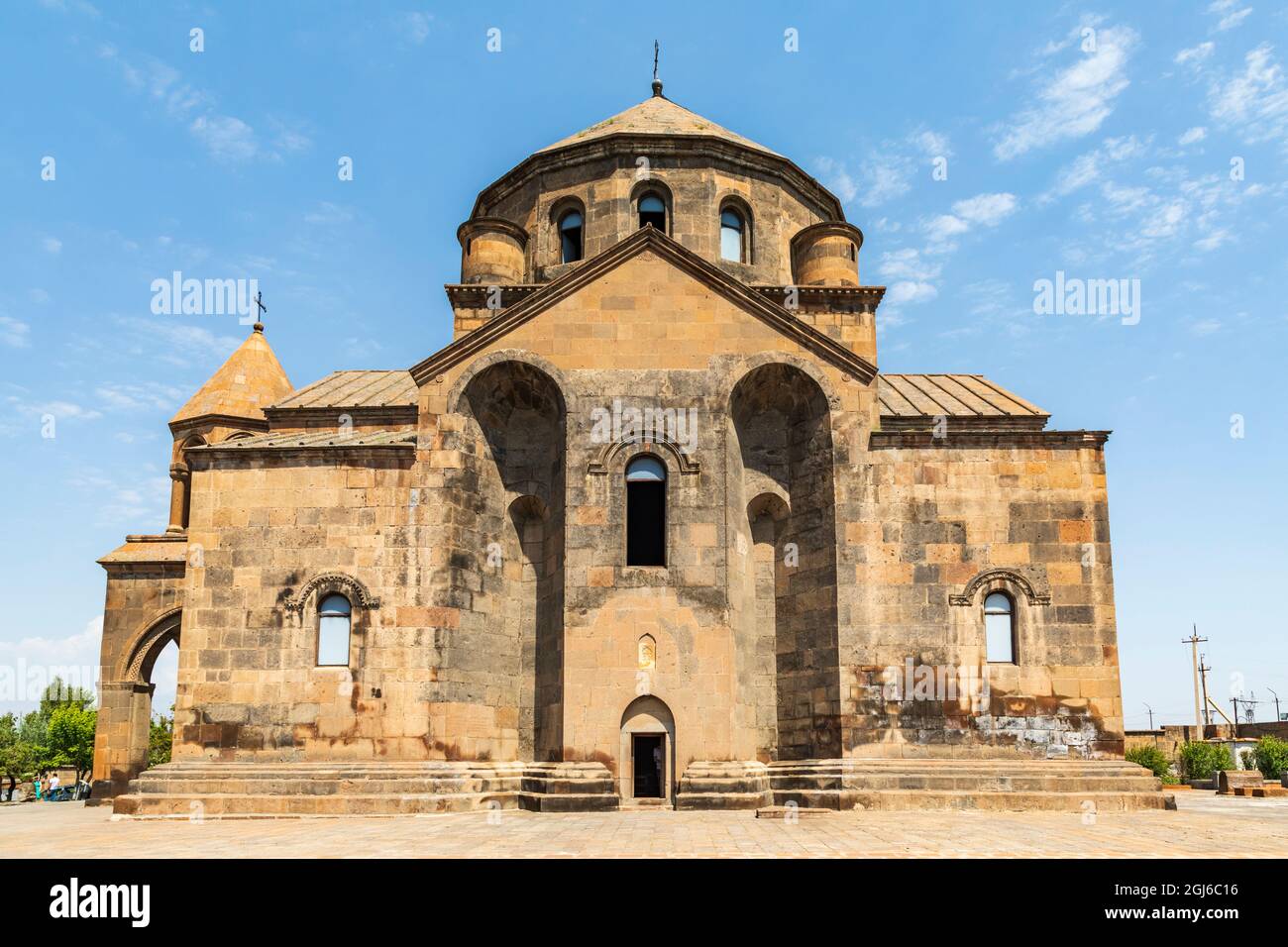 Church exterior outside view hi-res stock photography and images - Alamy