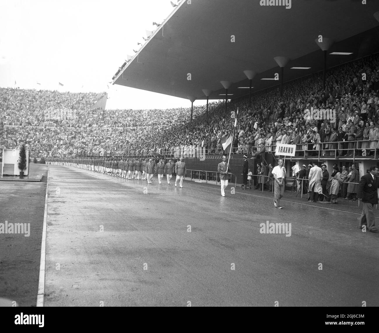 Helsinki olympic games 1952 opening ceremony hi-res stock photography ...
