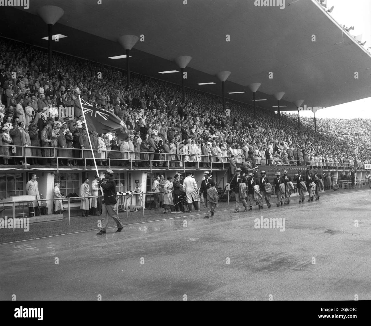 Helsinki olympic games 1952 opening ceremony hi-res stock photography ...