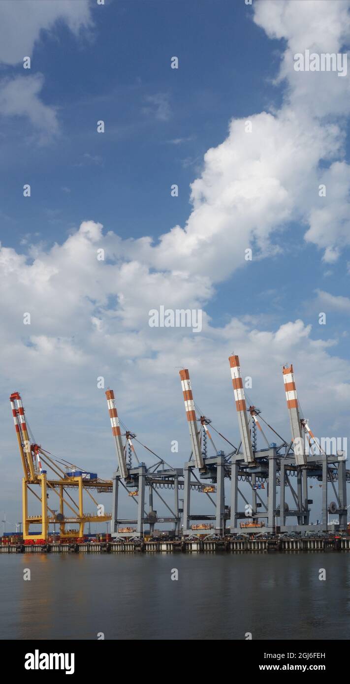 Bremerhaven shipyard industry hi-res stock photography and images - Alamy