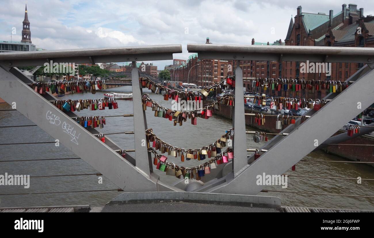 love padlocks on the bridge, Hamburg, Germany Stock Photo - Alamy
