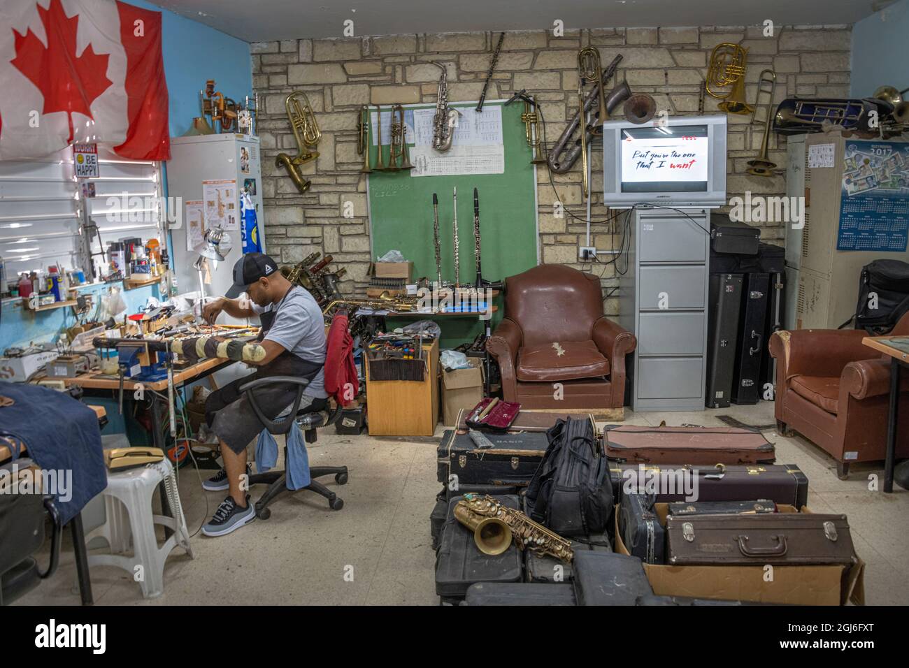 Instrument repair shop hi-res stock photography and images - Alamy