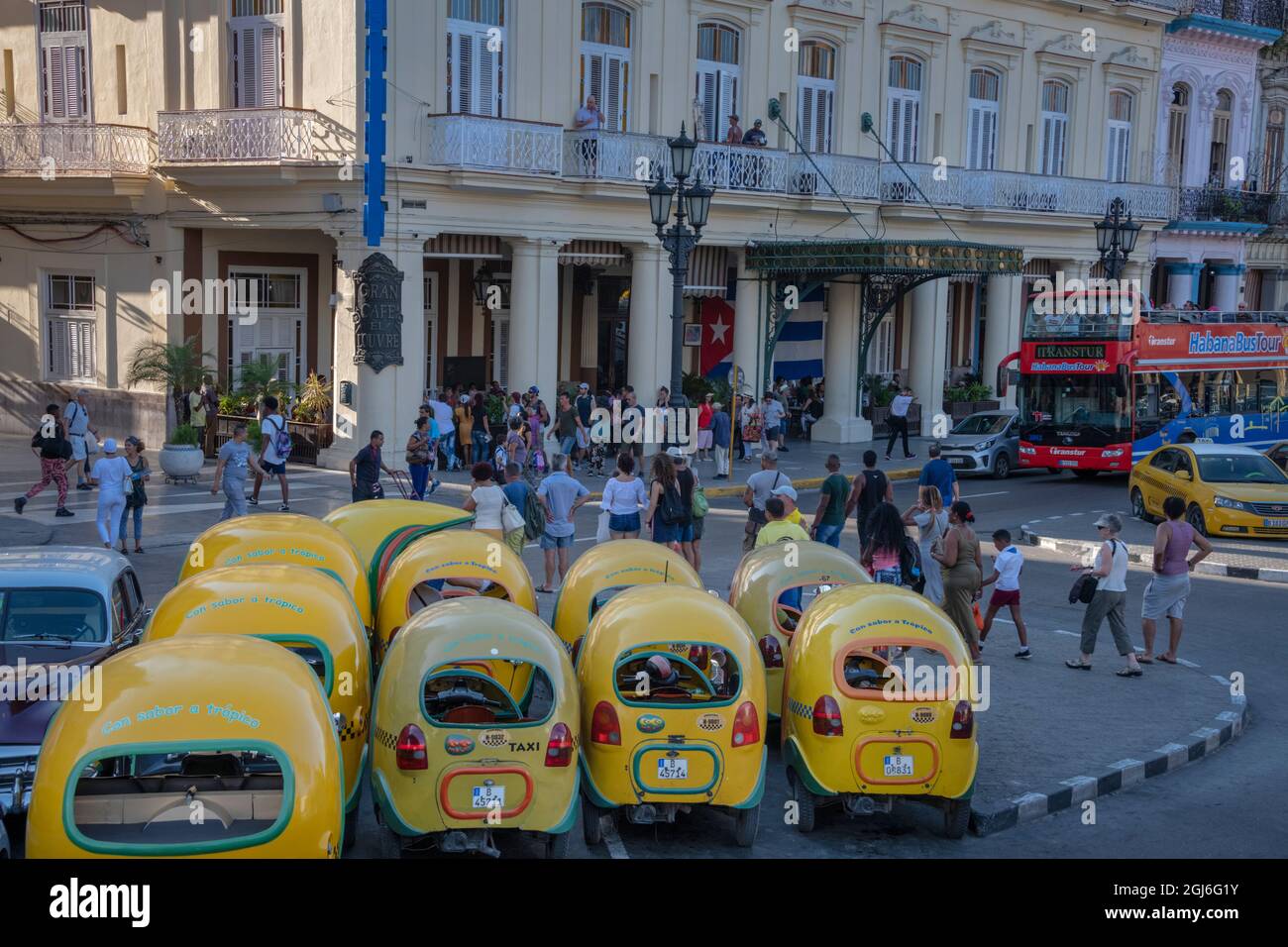 Havana three wheeled taxi hi-res stock photography and images - Alamy