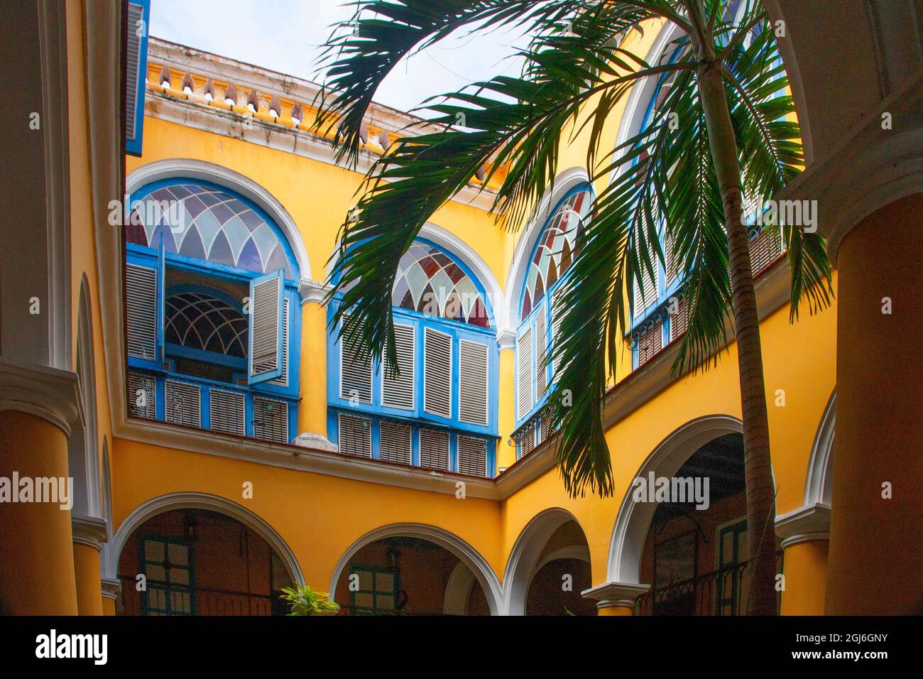 Cuba havana stained glass in window hi-res stock photography and images ...
